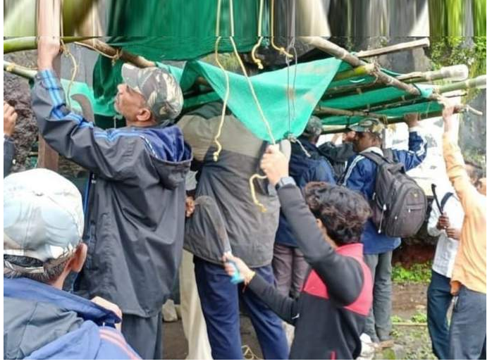 सिंहगडावरचे अतिक्रमण हटवले, वन विभागाची कारवाई - Marathi News | Mumbai ...