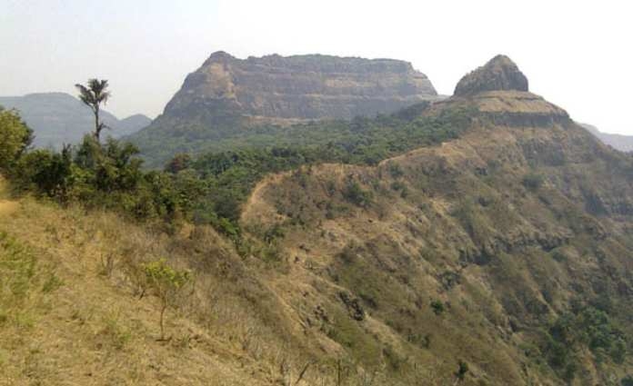 छोटेखानी भैरोबा दुर्ग... - Marathi News | Mumbai Tarun Bharat